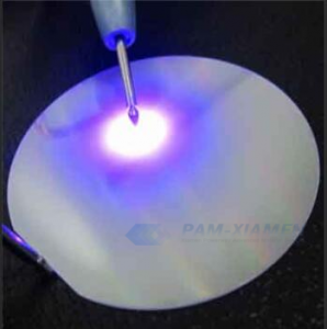 サファイア基板上にエピタキシャル成長したAlGaN UV LEDウェーハ